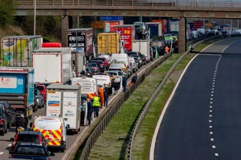 M6 drivers warned over new '12mph speed limit' from Sunday M6 drivers warned over new '12mph speed limit' from Sunday