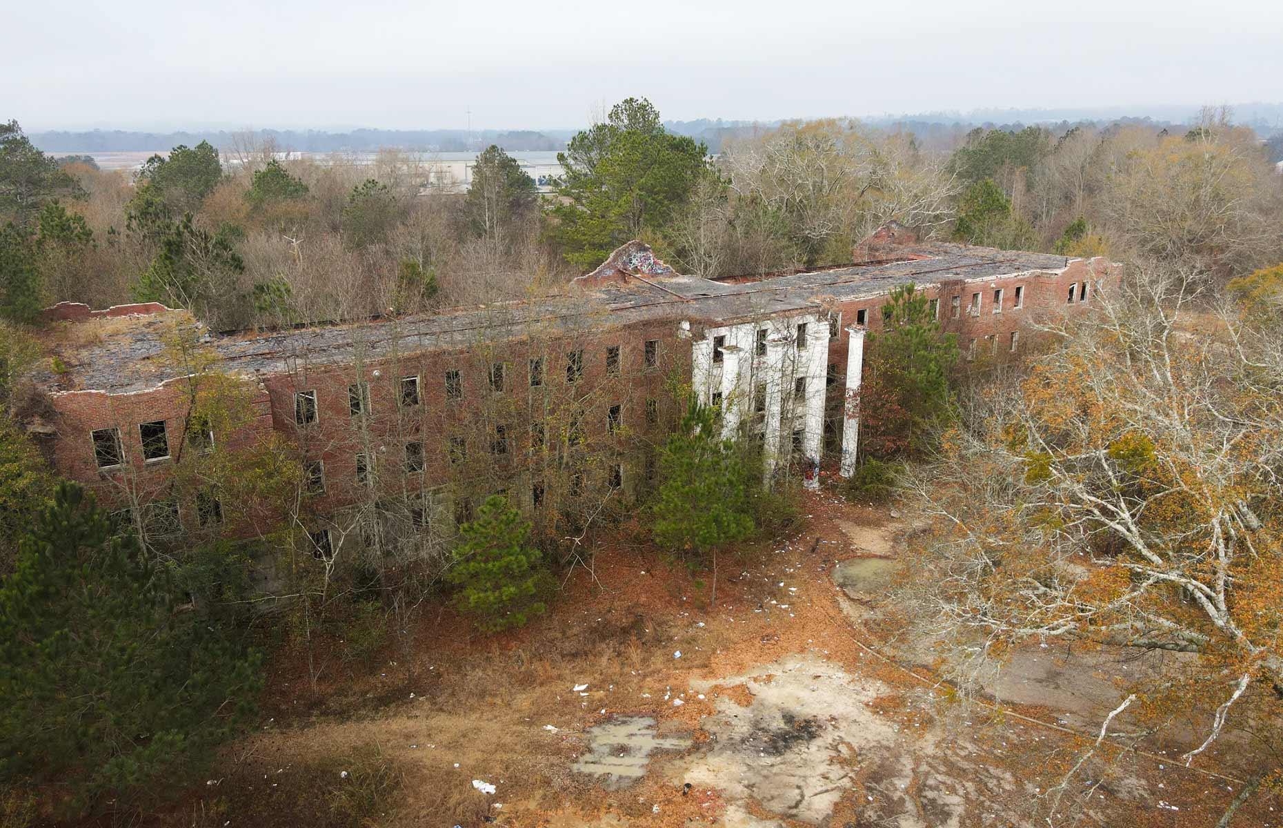 Explore Alabama's Derelict Buildings Left To Rot