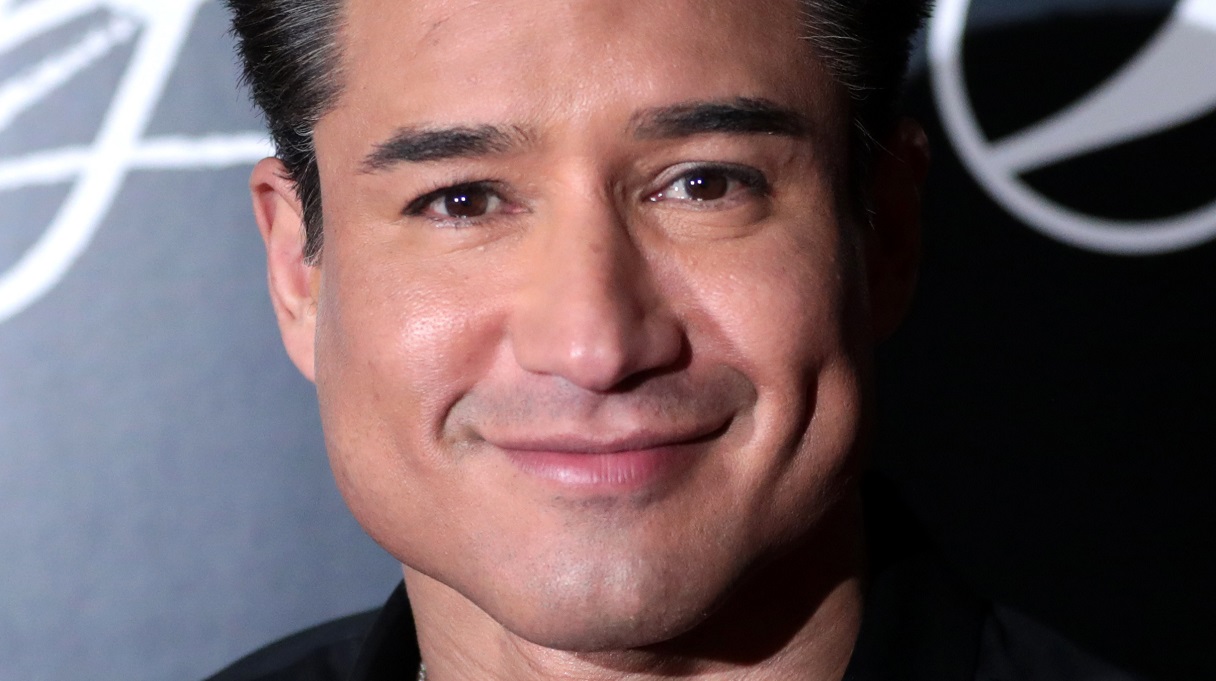Mario Lopez Slammed For Hugging Andrew Tate, "This Is What Wealth In ...
