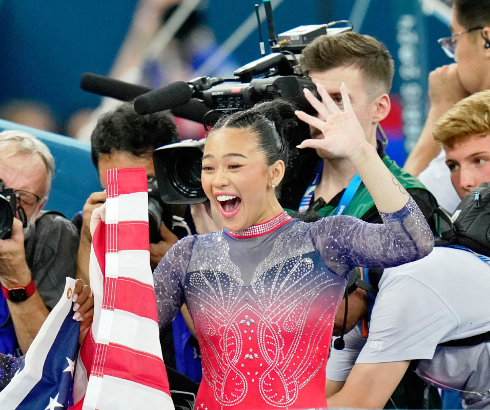 Olympic Gymnast Suni Lee's Immediate Reaction to Friend's College ...