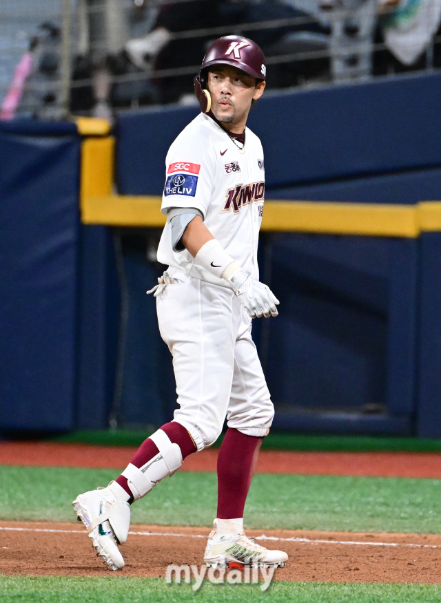 “모르겠어요 참, 말로는 뭐 이것저것…실제로 보여줘야 돼” KBO 22년차, 40세 베테랑이 말하는 ‘고참이란’