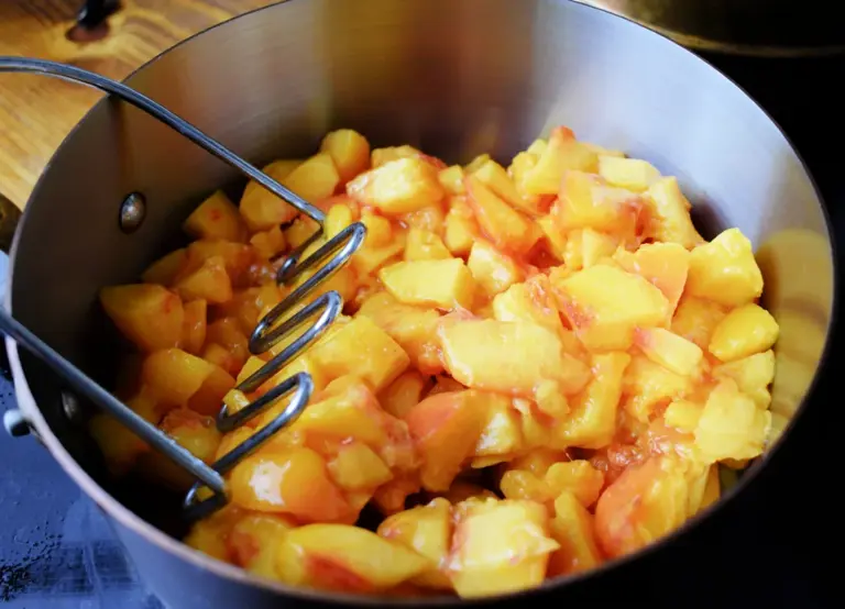 Low Sugar Peach Jam (Easy Canning Recipe - No Pectin)