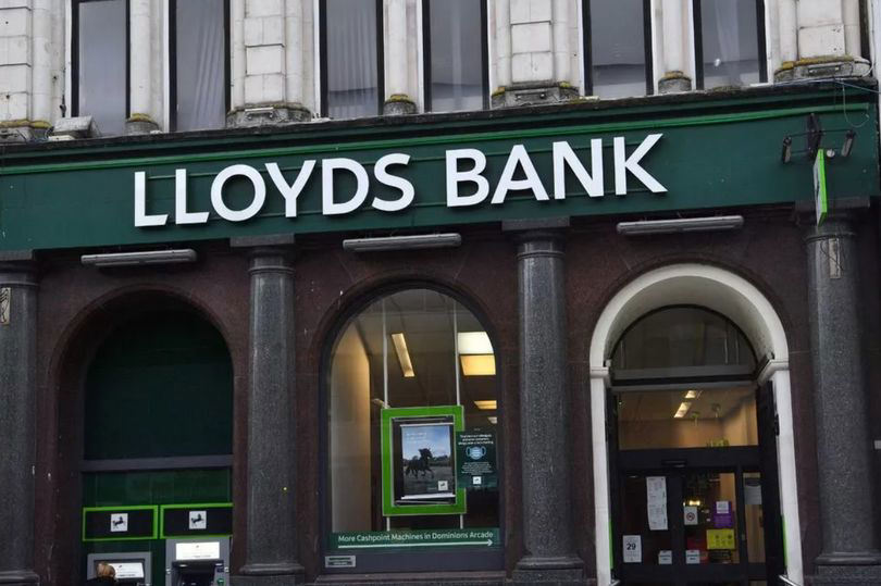 Martin Lewis' MSE warns Lloyds Bank and Halifax customers to 'move money' Martin Lewis' MSE warns Lloyds Bank and Halifax customers to 'move money'