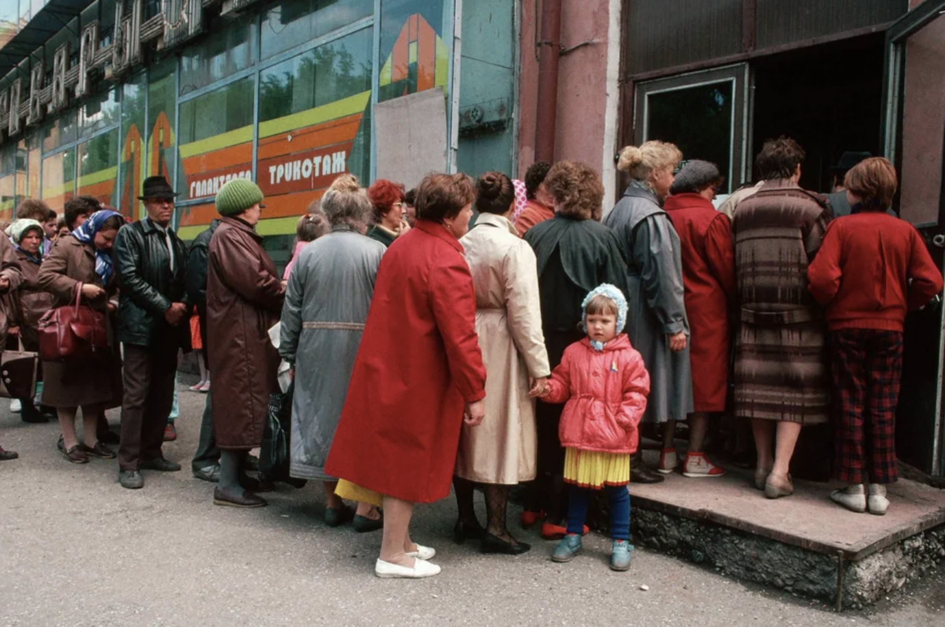21 Frigid Photos of Life in Cold War-Era Russia