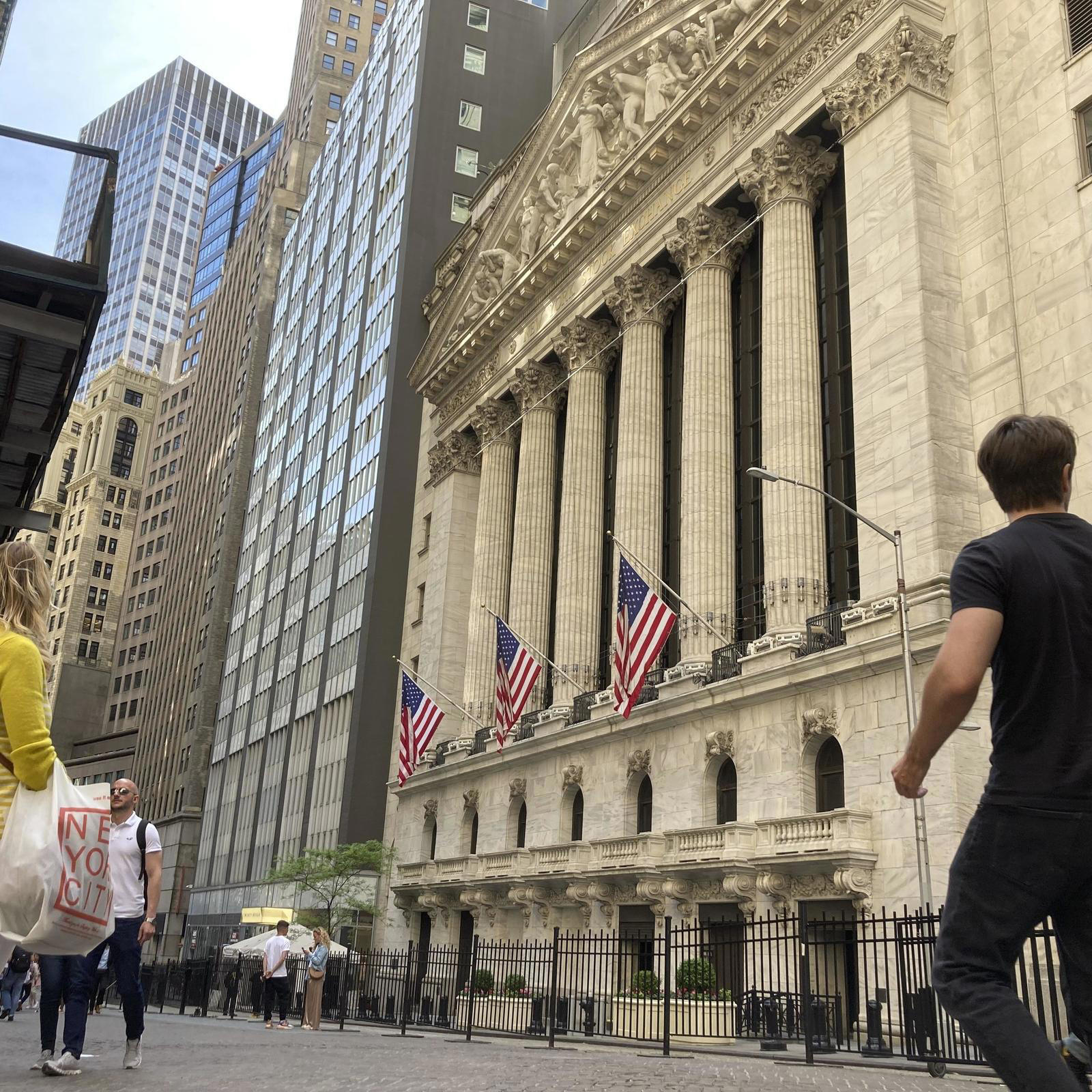 Dow plunges nearly 1,000 points amid sharp drop in U.S. hiring Dow plunges nearly 1,000 points amid sharp drop in U.S. hiring