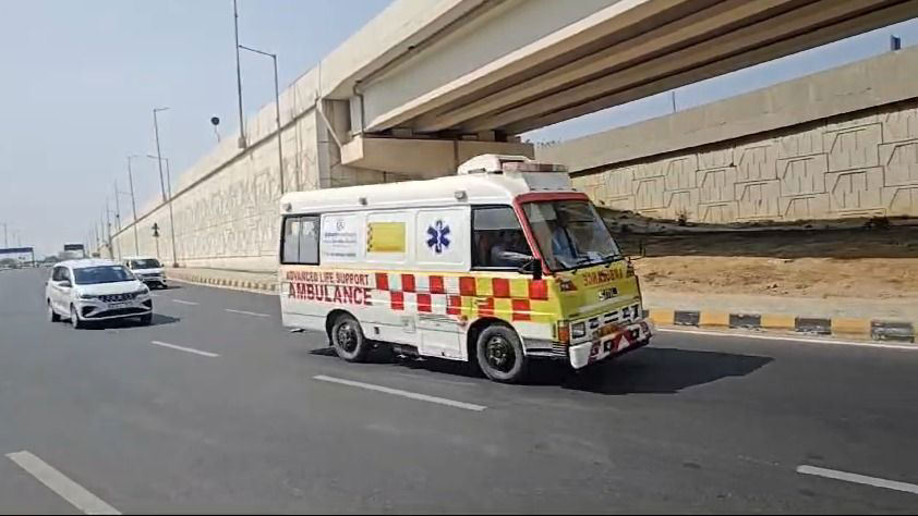 Hyderabad Man Steals Ambulance, Leads Police on High-Speed Chase | VIDEO Hyderabad Man Steals Ambulance, Leads Police on High-Speed Chase | VIDEO