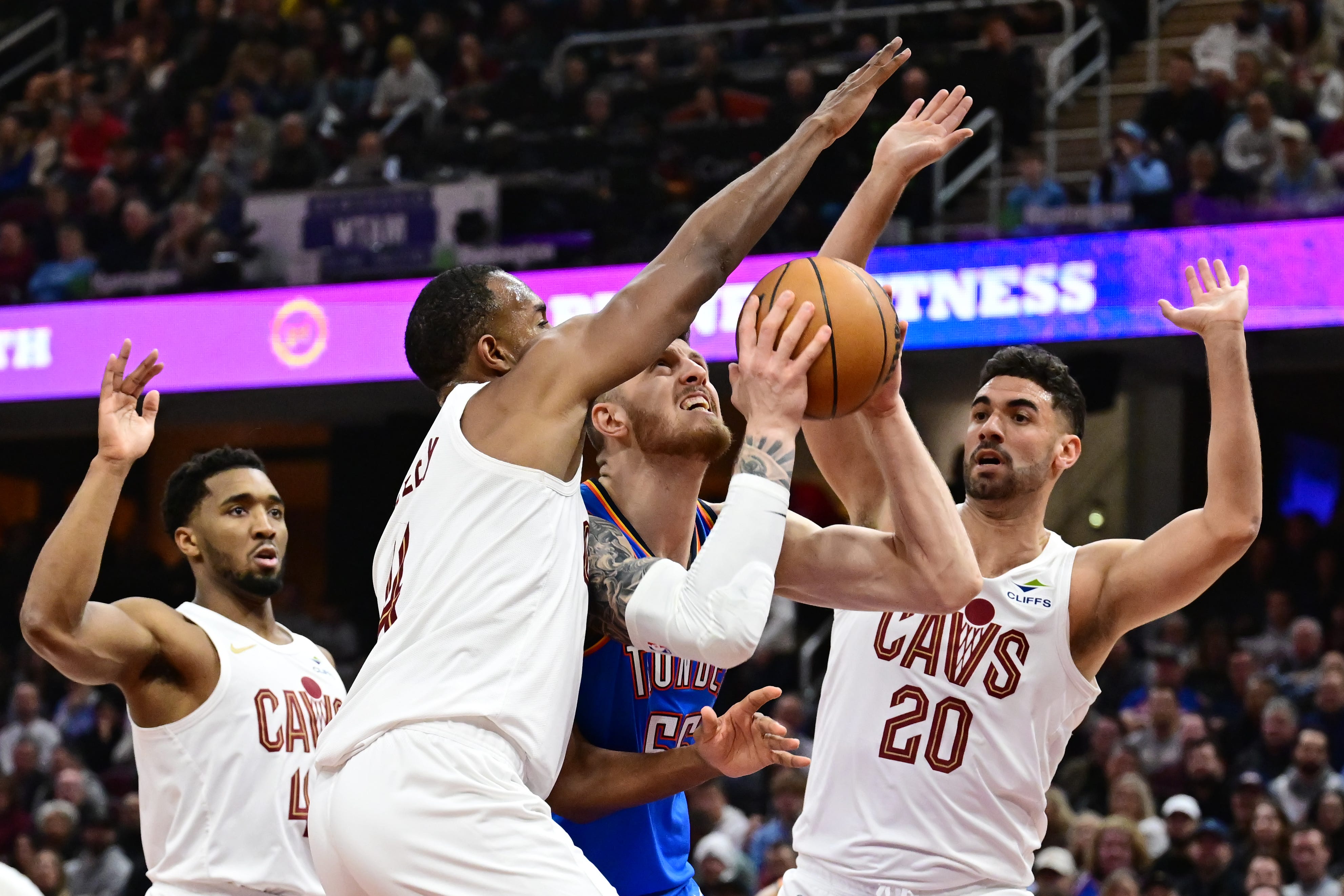 Cavaliers score | Cavs win historic NBA matchup, snapping OKC's 15-game ...