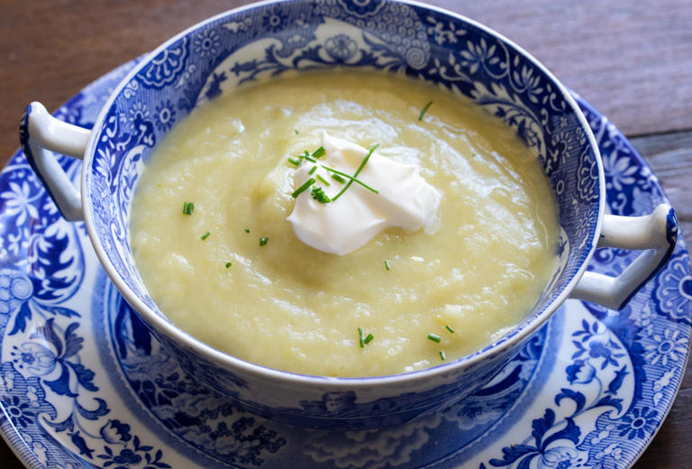 Classic French Potage Parmentier – French Potato Leek Soup