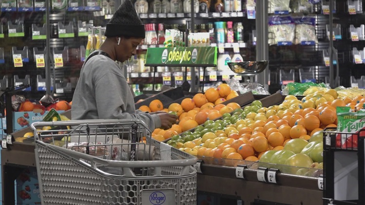 Hundreds of Arkansas shoppers head to grocery stores ahead of winter storm