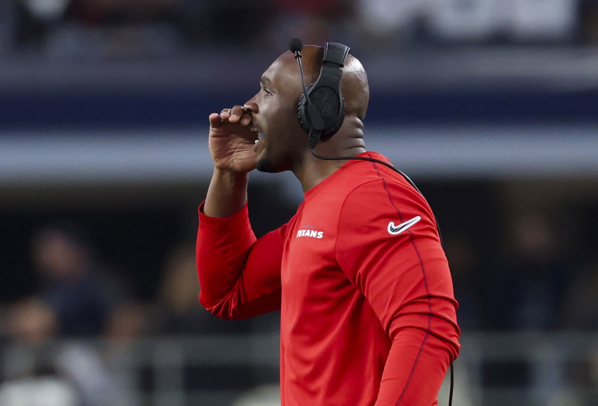 DeMeco Ryans Doesn’t Hold Back Talking About Jim Harbaugh DeMeco Ryans Doesn’t Hold Back Talking About Jim Harbaugh