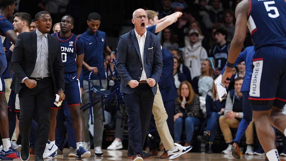 UConn's Dan Hurley Had Best Advice for Alex Karaban After Missed Free ...