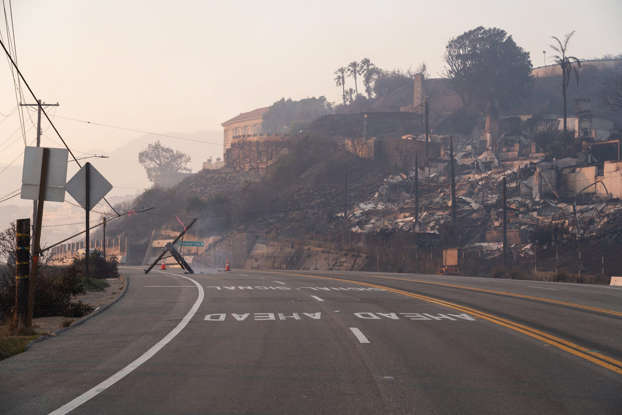 10,000 buildings burned, 5+ dead: Astounding photos show devastation of ... 10,000 buildings burned, 5+ dead: Astounding photos show devastation of ...