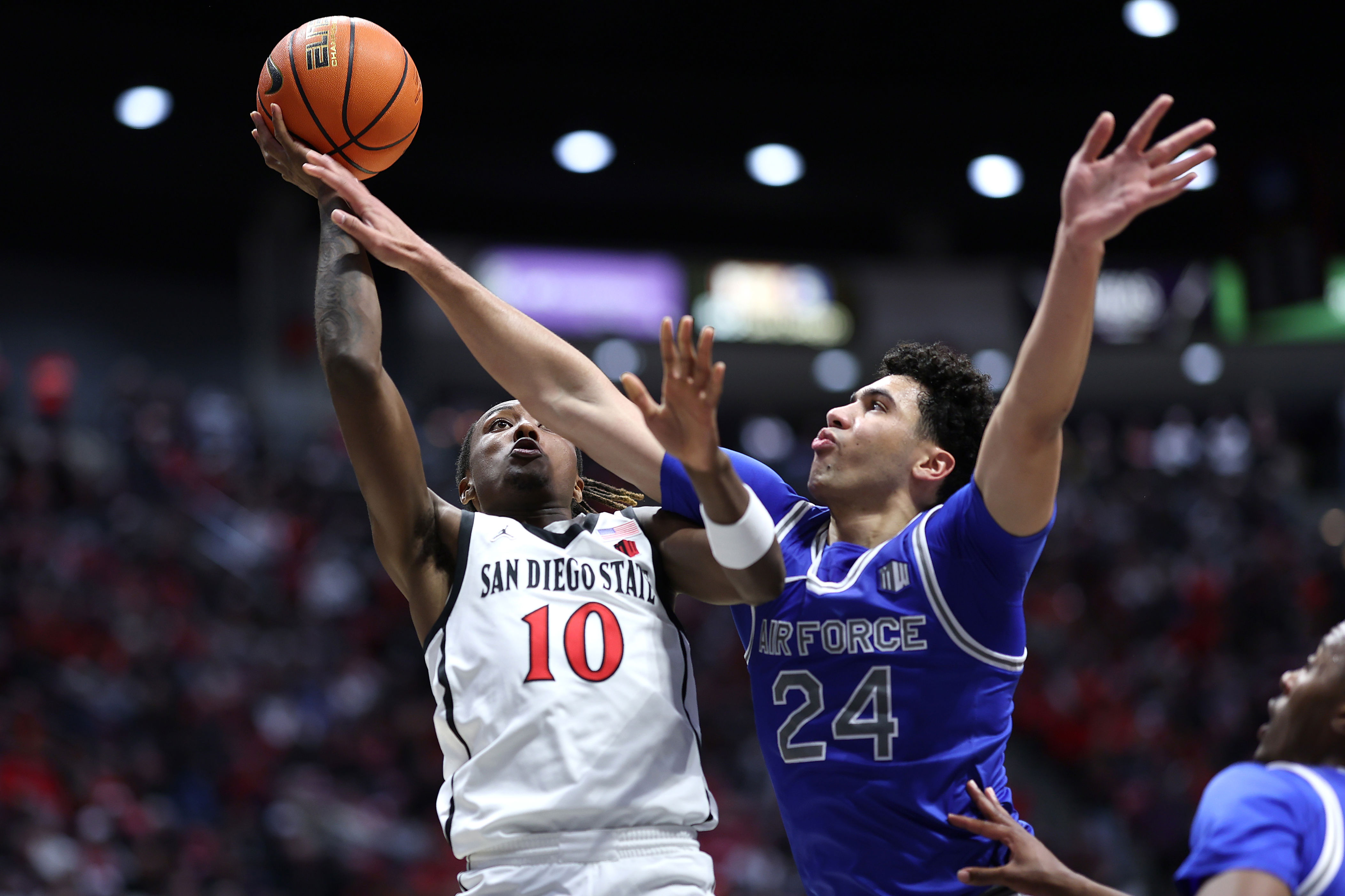 Aztecs shake off sluggish start, fly past Air Force