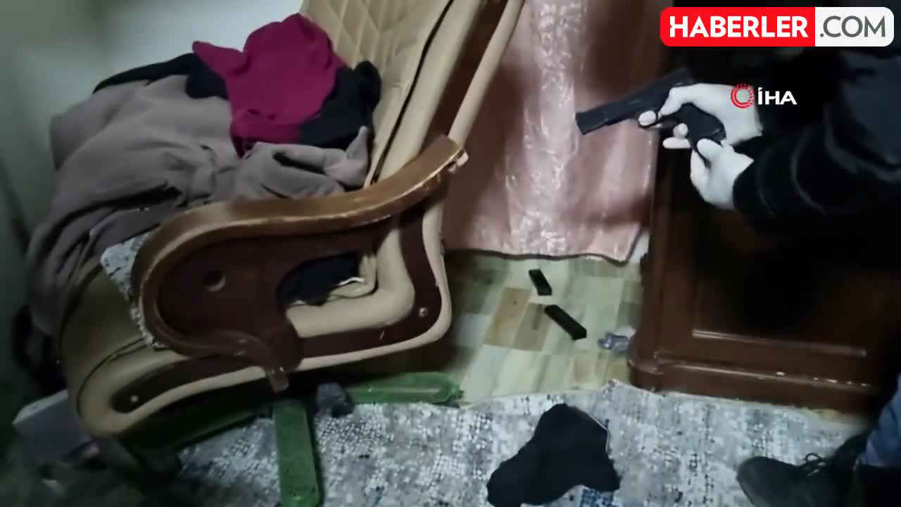 Gaziantep'te Silah Kaçakçılığı Operasyonu: 5 Gözaltı ve Çok Sayıda ... Gaziantep'te Silah Kaçakçılığı Operasyonu: 5 Gözaltı ve Çok Sayıda ...