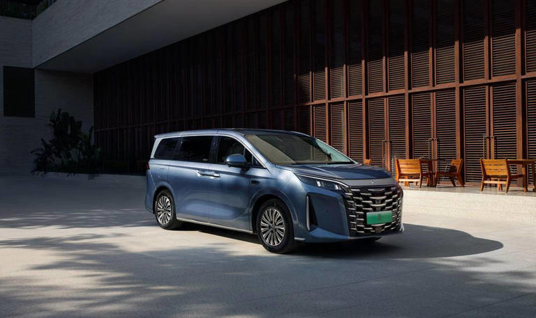 “七大”引领价值拉满！比亚迪MPV夏售价24.98万—30.98万元