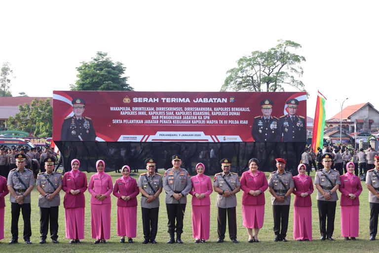 Sertijab Wakapolda Riau dan PJU, Irjen Iqbal Ingatkan Komitmen Melayani ... Sertijab Wakapolda Riau dan PJU, Irjen Iqbal Ingatkan Komitmen Melayani ...