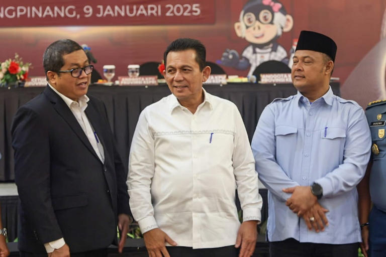 Ansar-Nyanyang Resmi Jadi Gubernur dan Wagub Kepri Terpilih Ansar-Nyanyang Resmi Jadi Gubernur dan Wagub Kepri Terpilih