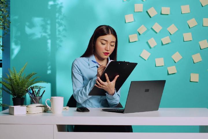 Noted Artinya Apa? Ini Definisi dan Contoh Penggunaan dalam Kalimat