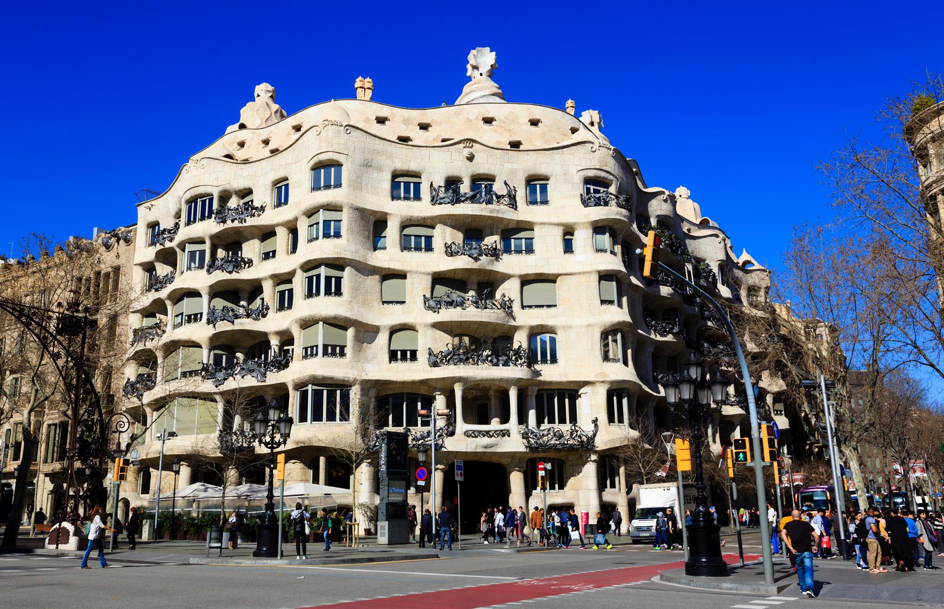 What is Singapore's average rent, how does it compare globally?