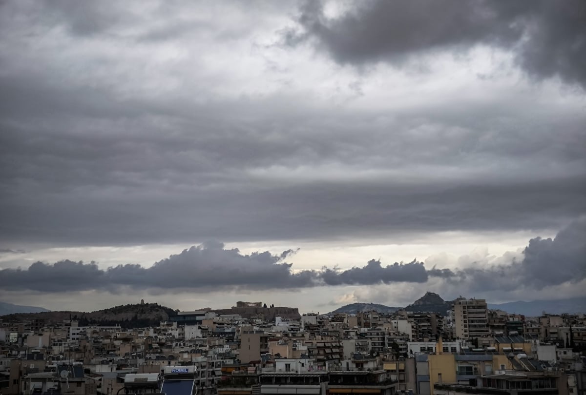 Μετά το ηλιόλουστο Πάσχα έρχονται τα σύννεφα: Αλλάζει το σκηνικό του καιρού