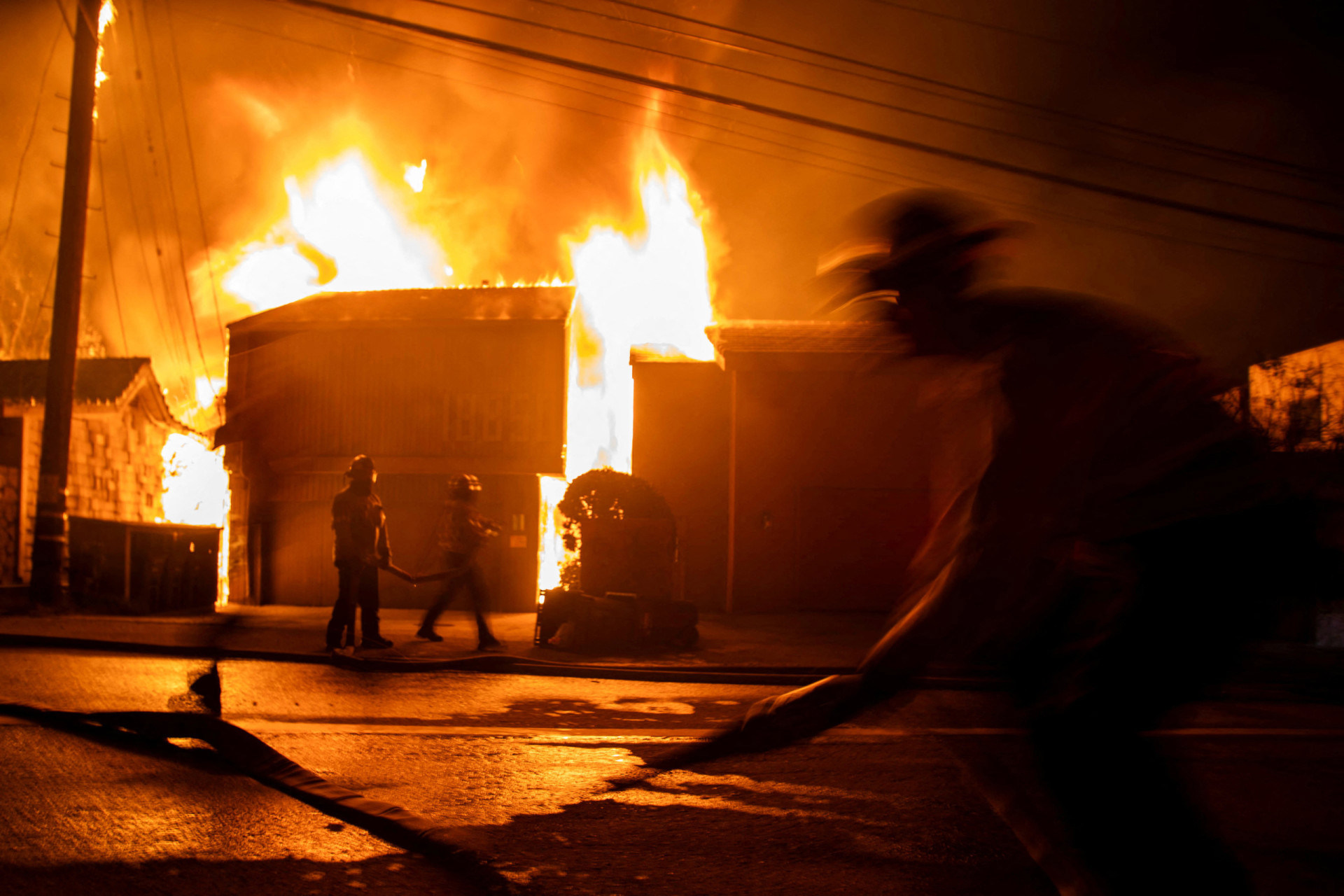 Deadly LA fires: At least ten dead and tens of thousands evacuated Deadly LA fires: At least ten dead and tens of thousands evacuated