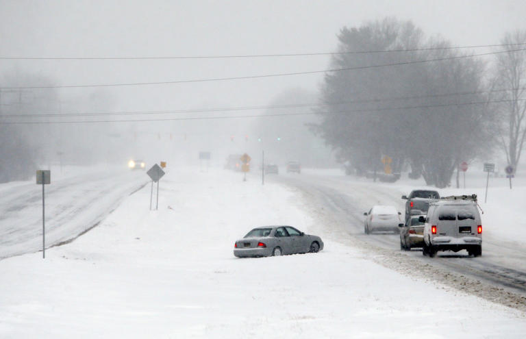 Is it legal in Delaware to drive with snow or ice on your car?