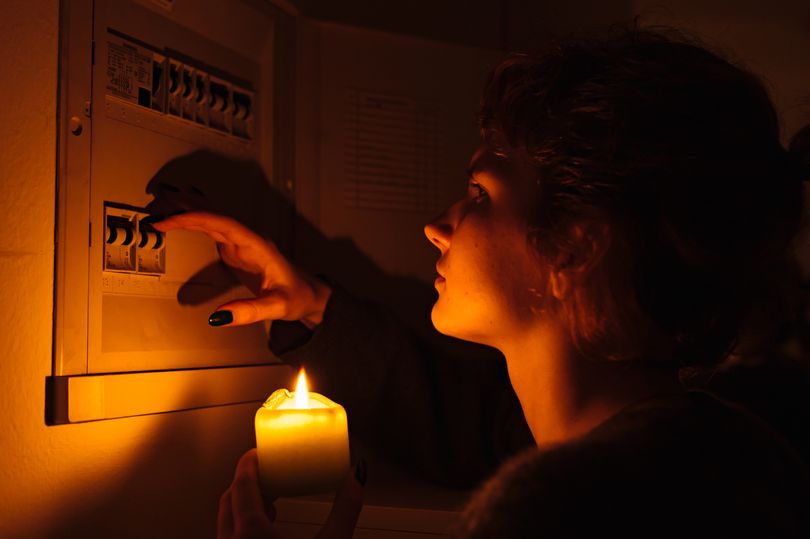 Power cut guide: who to call, what are your rights and how to get ...
