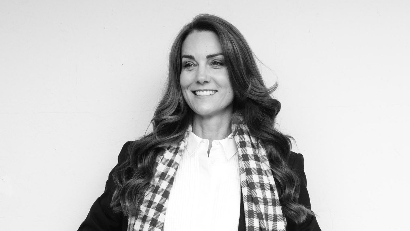 Prince William shares new photo of Kate and loving message to mark her ...