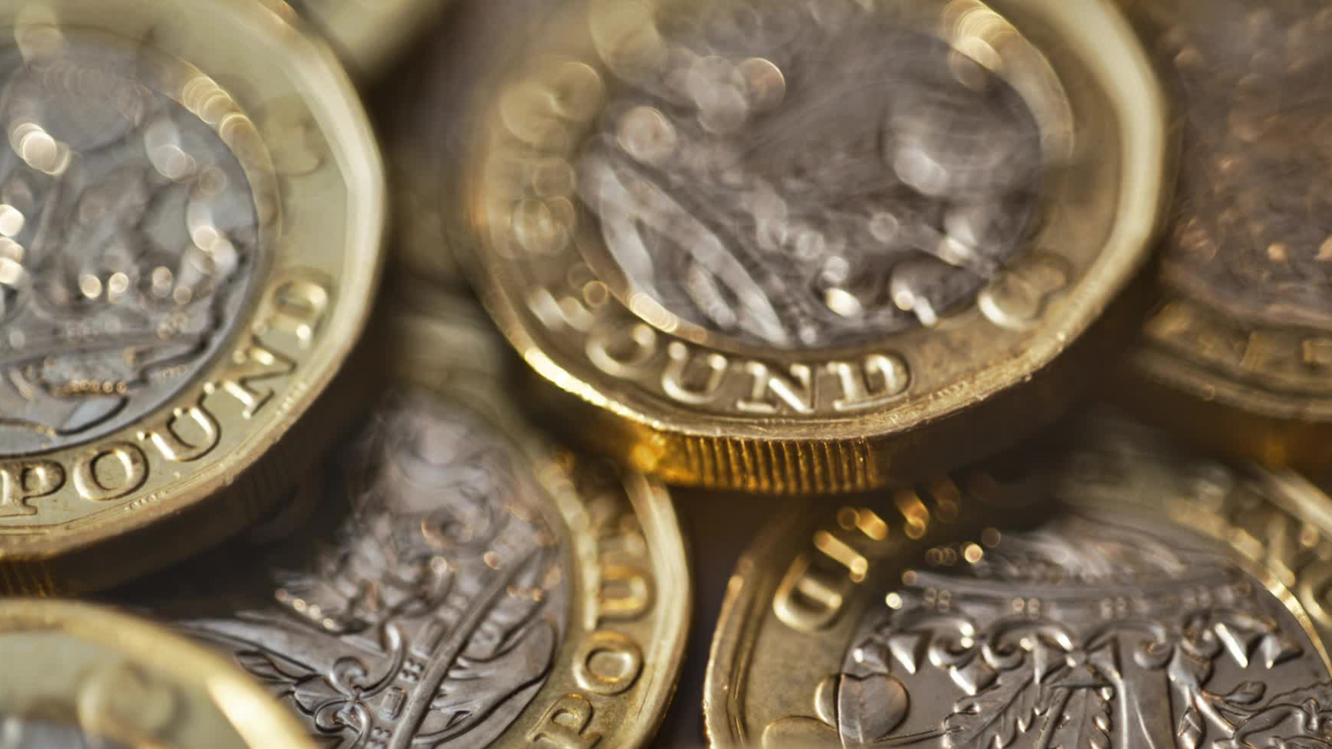 Pound Hits Lowest Level in Over a Year Amid Rising UK Borrowing Costs