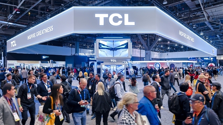 TCL全球首款分体式AI陪伴机器人亮相CES 2025