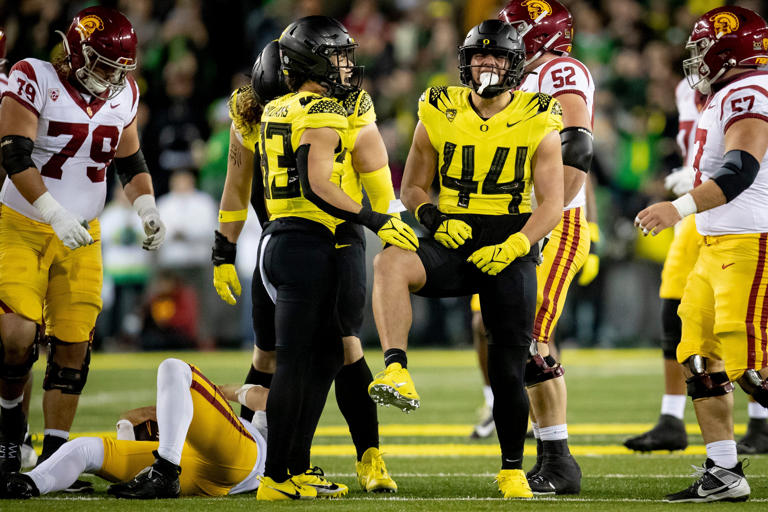 Checking in with the Oregon Ducks EDGE room ahead of the 2025 season