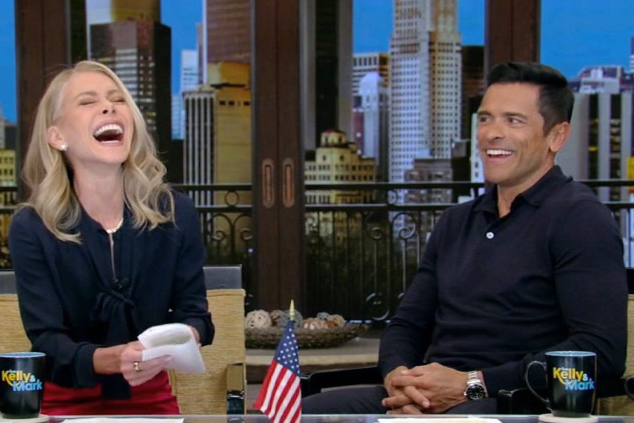 Kelly Ripa Recoils At Return Of Skinny Jeans: “I’m Too Attached To My ...