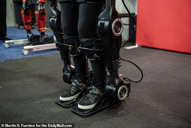 Woman paralyzed for 10 years walks again thanks to a robot