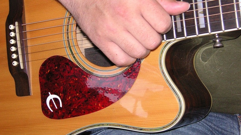 Every Major Acoustic Guitar Brand Ranked From Highest To Lowest Rated