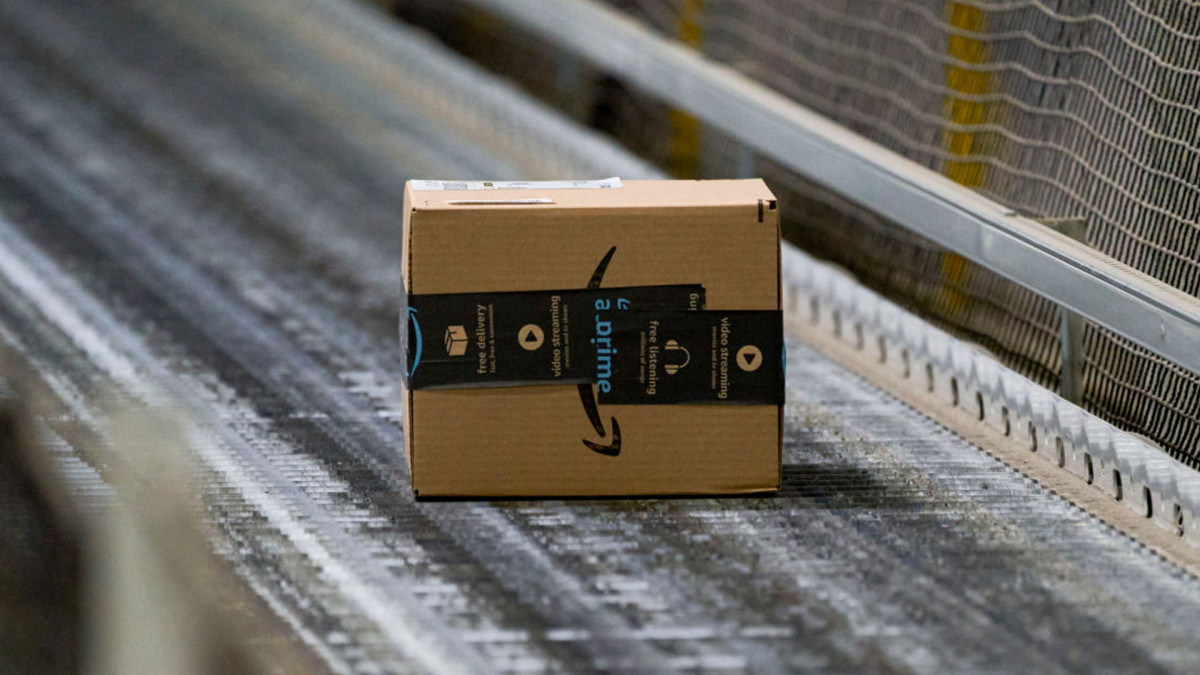 Amazon Has 'Very Bright' LED Garage Lights on Sale for Just $30