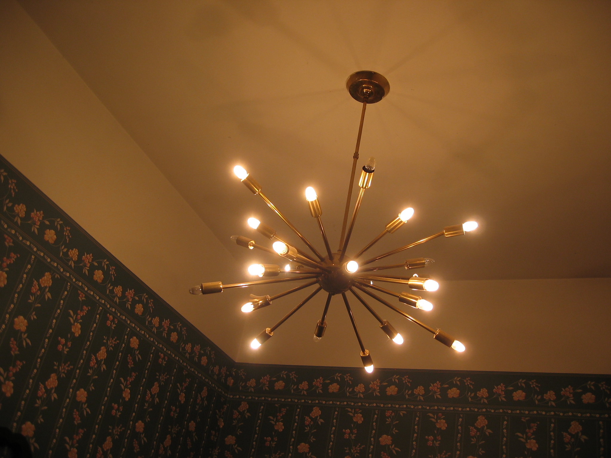 20 Nostalgic Lighting Hacks to Recreate Mid-Century Ambiance