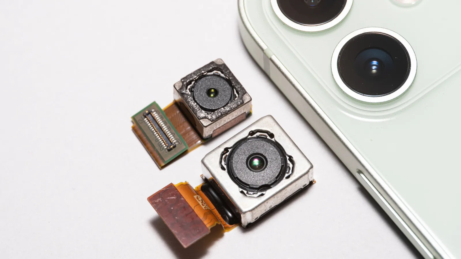 iPhone 18 May Feature Samsung Camera Sensors