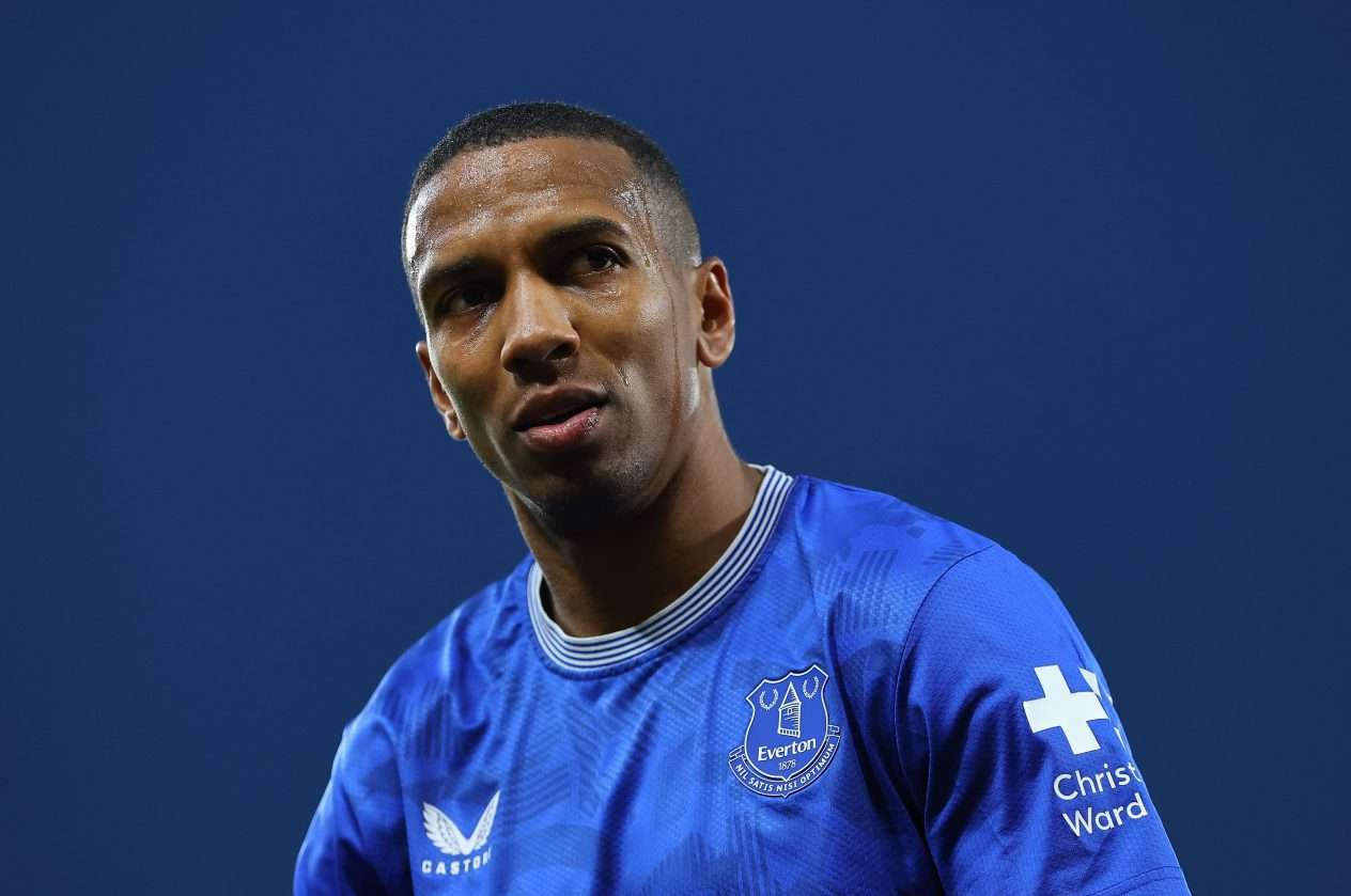 Neuvottelut käynnissä – Ashley Young saattaa palata kasvattajaseuraansa