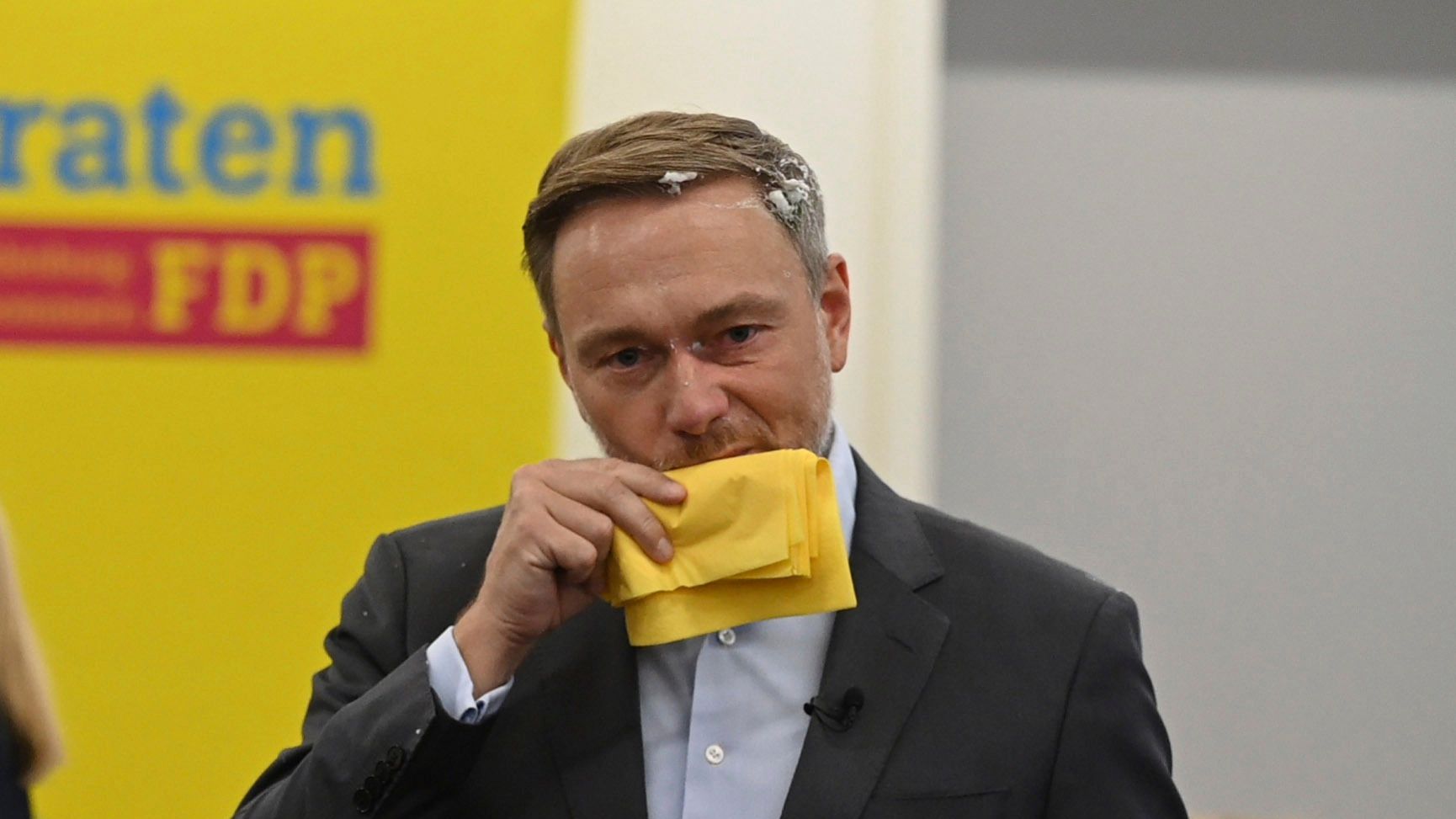 Tortenangriff auf Christian Lindner: Friedrich Merz, Robert Habeck und ...