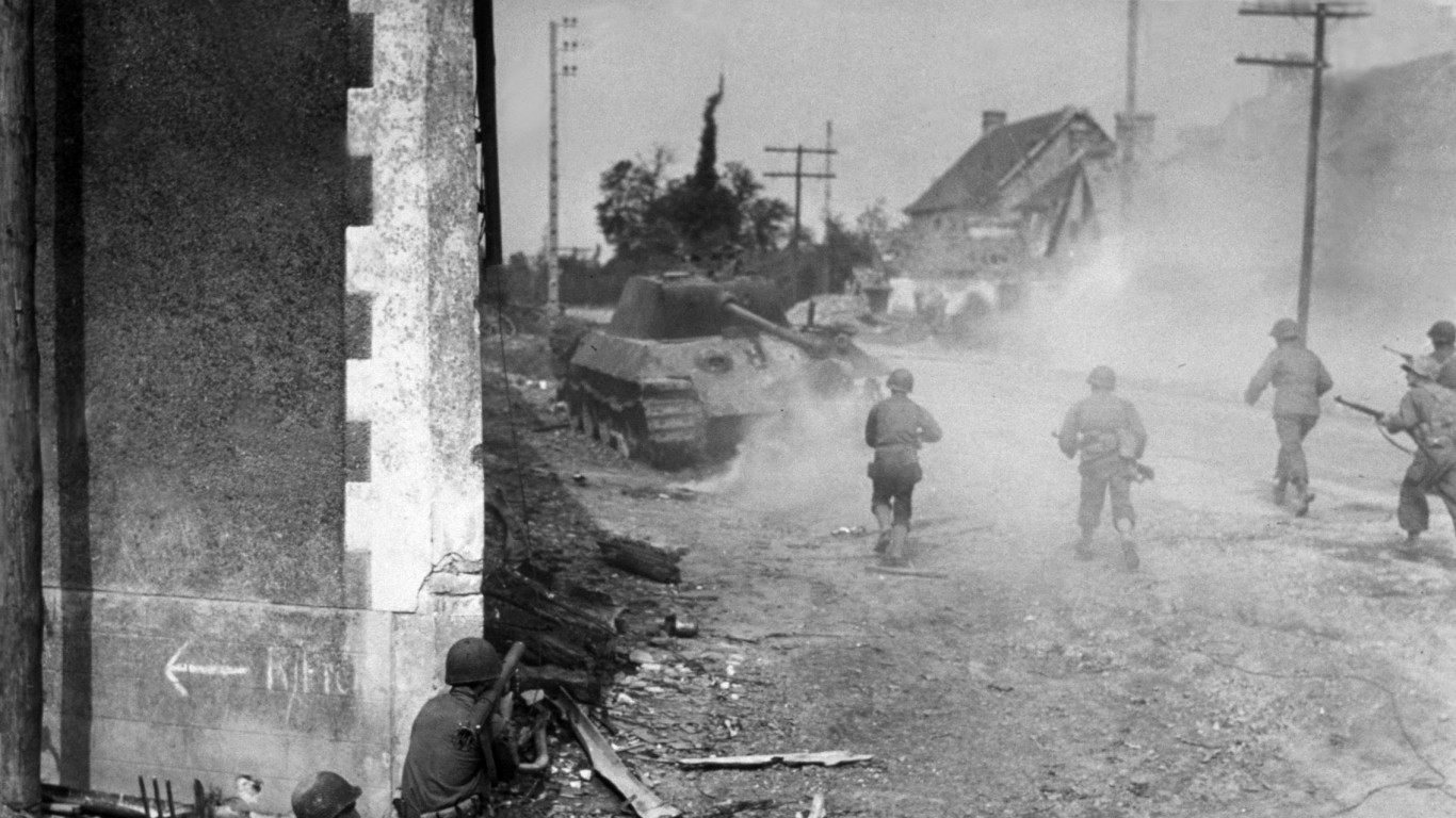 Extraordinary Footage Documenting Paris’s WWII Liberation
