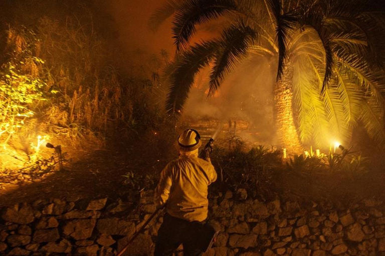 California Wildfire Live Updates: Death Toll Rises To 10 As Police ...