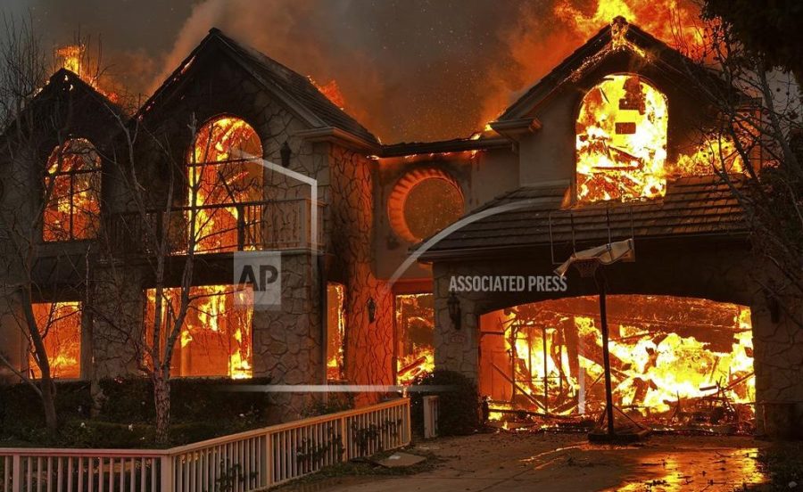 LIVE: Thousands of homes burn in Los Angeles wildfires