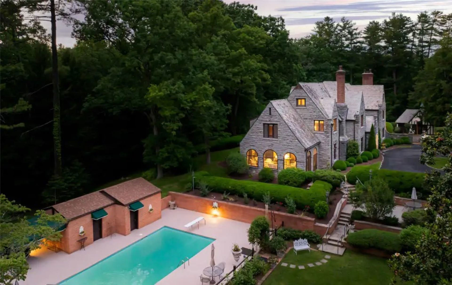 5 Historic North Carolina Mansions that Preserve Timeless Craftsmanship 5 Historic North Carolina Mansions that Preserve Timeless Craftsmanship