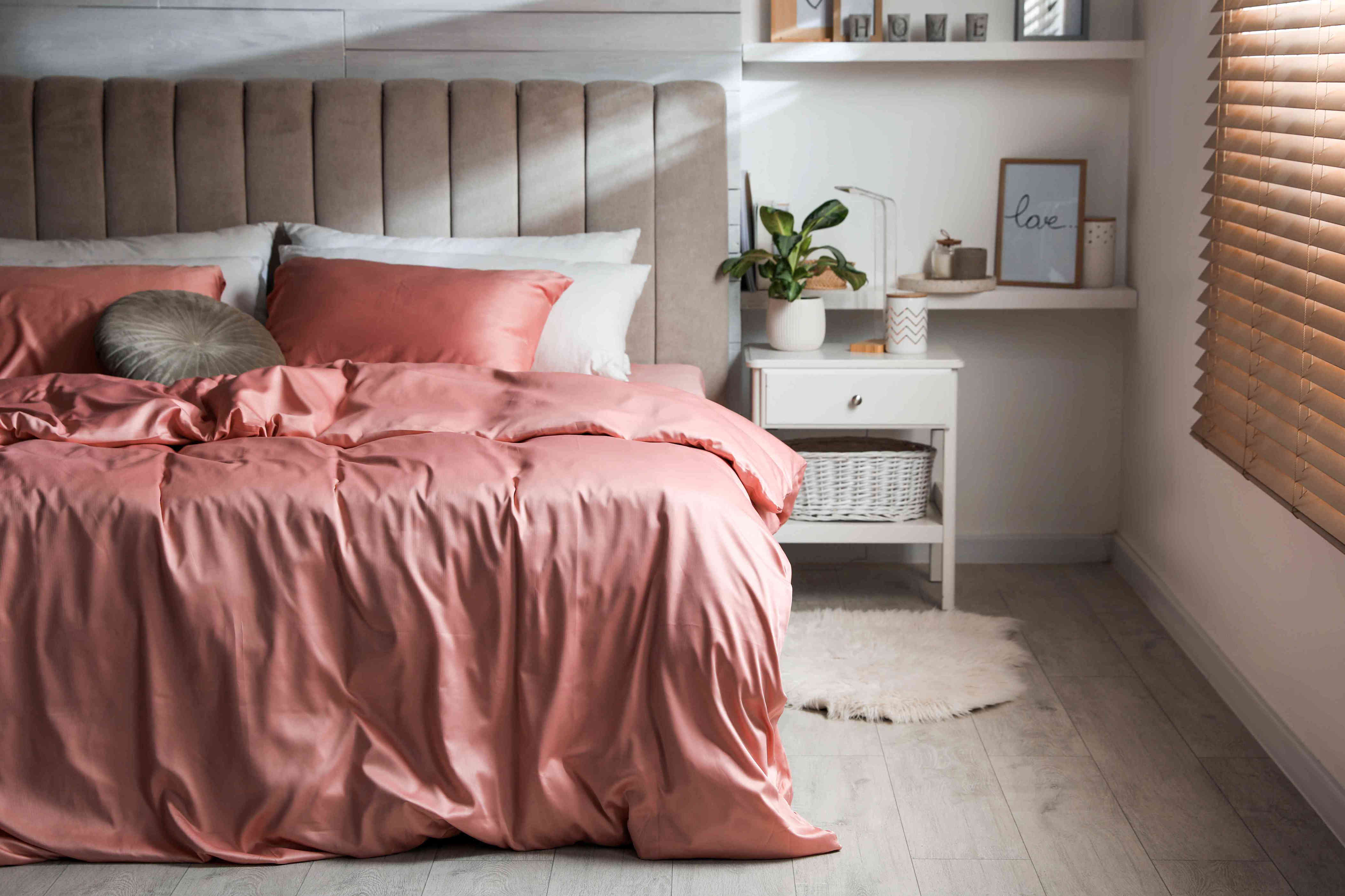 The Difference Between Satin and Silk Sheets, Plus How to Choose the ...