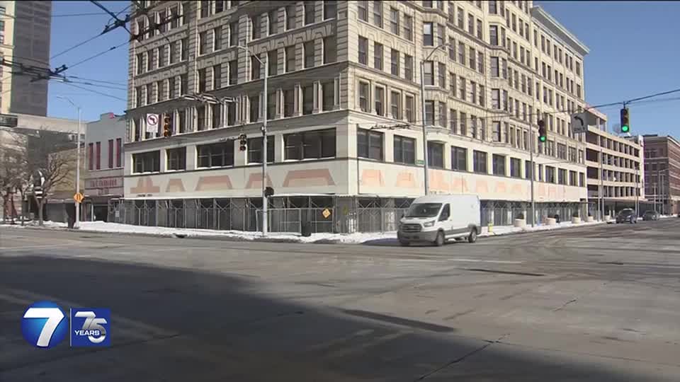 Dangerous, decaying downtown skyscraper to get $110 million makeover