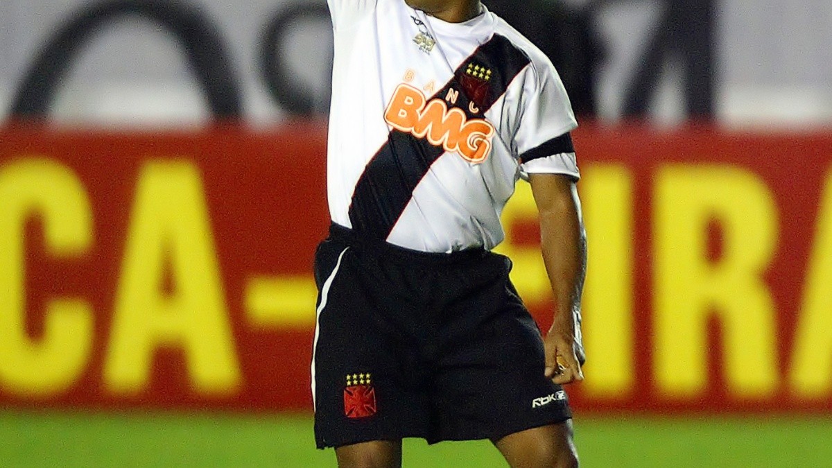 Romário y una insólita medida en el club que preside en Brasil