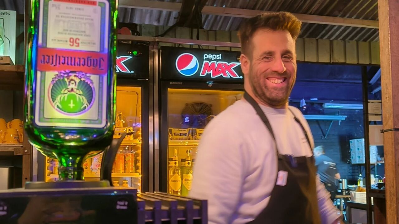 Clouseau eert overleden crewlid Dirk van Tilt tijdens optreden in ...