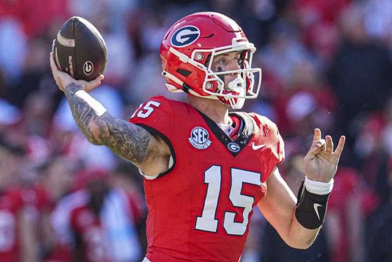 Georgia starting quarterback leaves team after loss