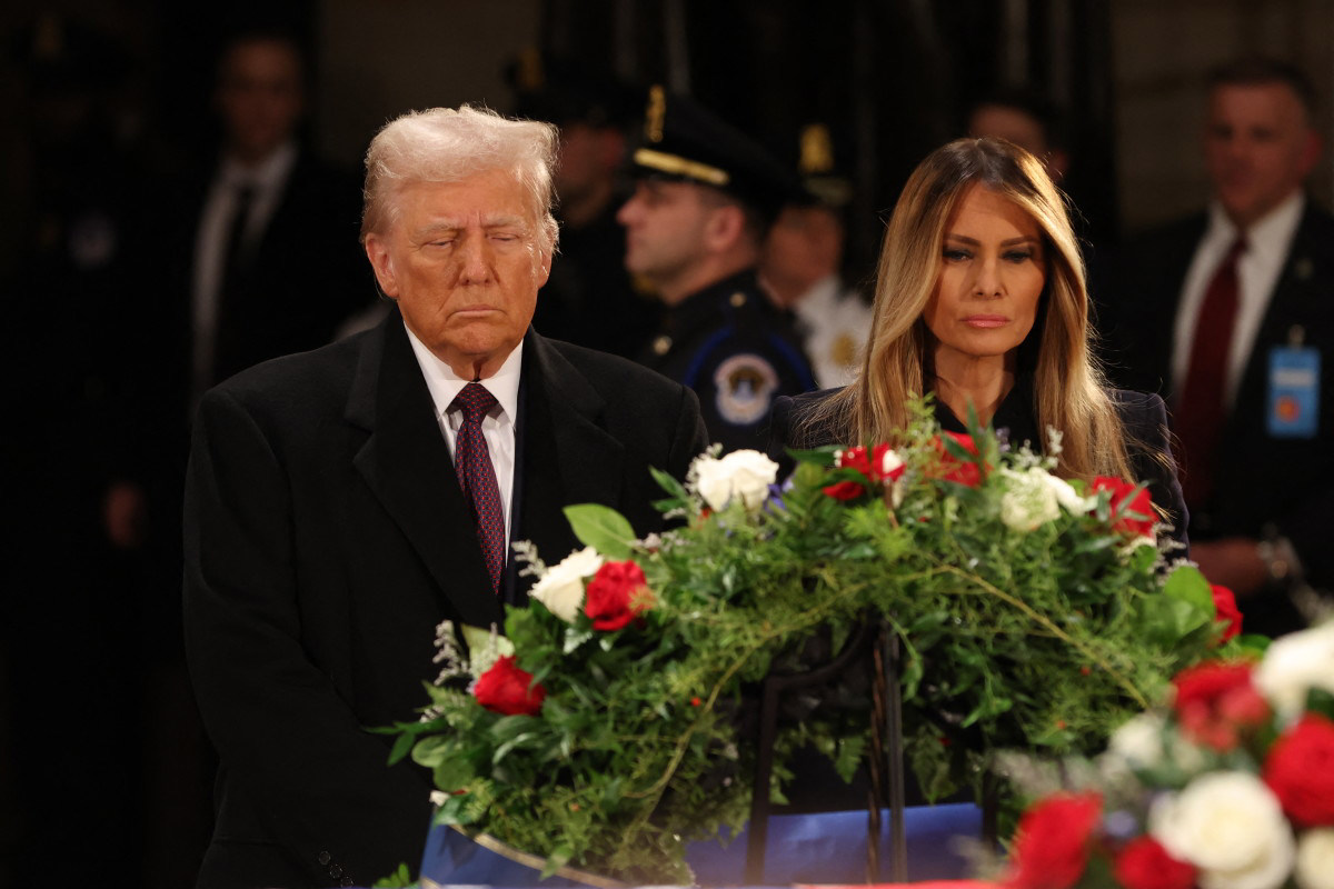 Melania Trump Turns Heads With Outfit At Jimmy Carter's Funeral Melania Trump Turns Heads With Outfit At Jimmy Carter's Funeral