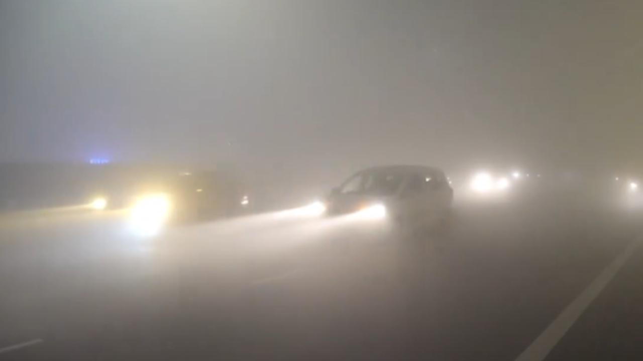 Delhi chokes again in 'severe' AQI, dense fog envelops city; over 100 ... Delhi chokes again in 'severe' AQI, dense fog envelops city; over 100 ...